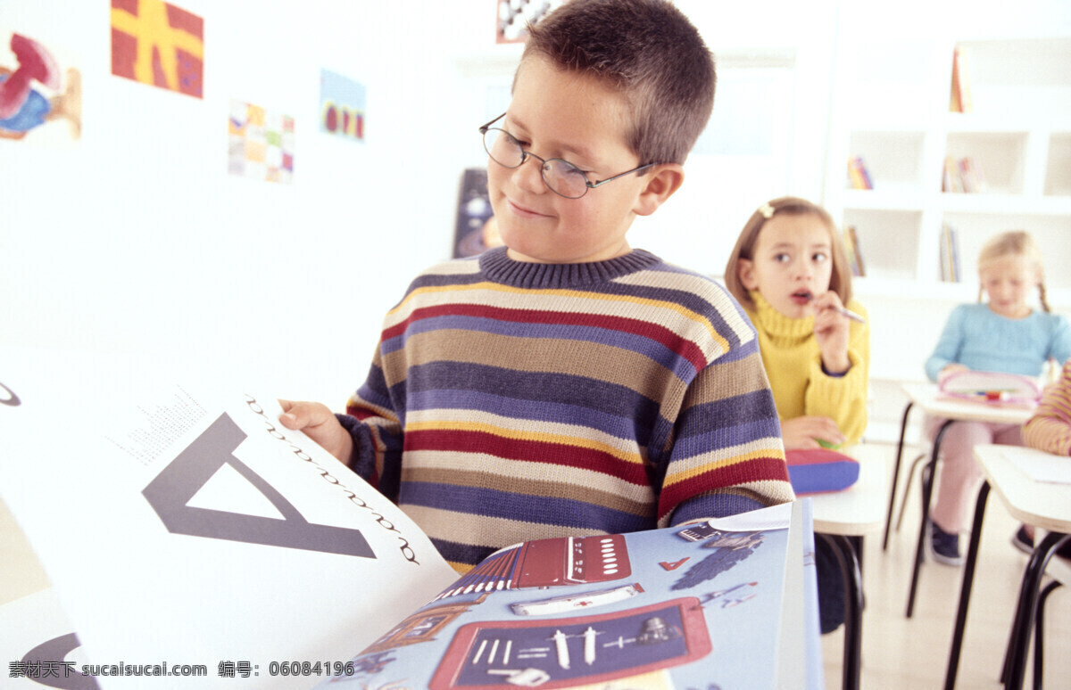 看书学习的小男生素材图片下载-素材编号06084196-素材天下图库